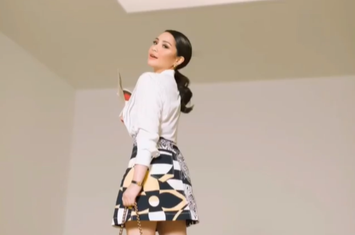 Ternyata Segini Harga Masker Nagita Slavina yang Bikin Kaget Netizen : Corona Auto Sungkem - Stylo