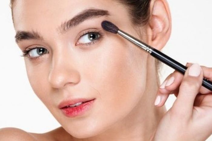 Kenapa Makeup Mudah Luntur dan Berantakan? Ini Jawaban dan Solusinya ...