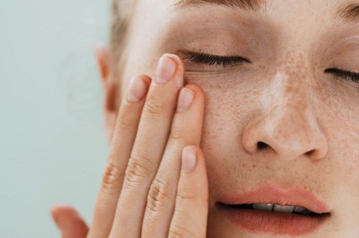 Skin Barrier Rusak akan Memperlihatkan 7 Tanda Ini di Kulit Wajah ...