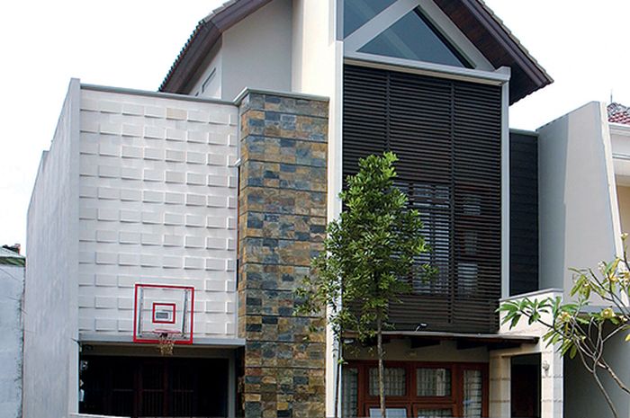 Mau Buat Rumah Hadap Barat Terasa Lebih Adem? Ikuti Cara Seru Ini! - iDEA