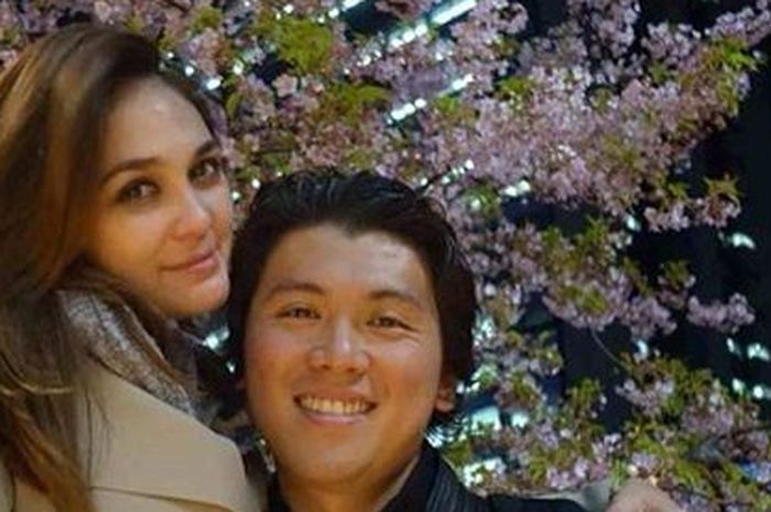 Suaminya Keblinger Pesona Angel Sepang, Istri James Arthur Kojongian ...