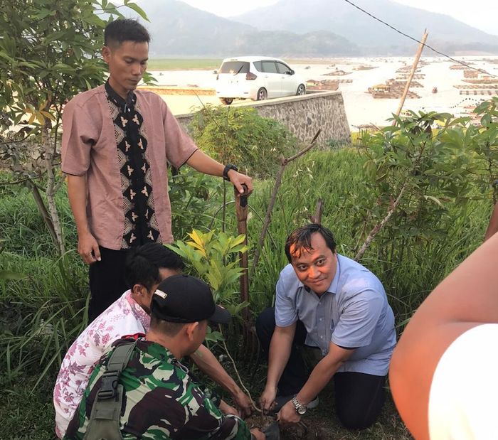 Dinobatkan sebagai Salah Satu Sungai Terkotor, STIKes IMC Bintaro ...