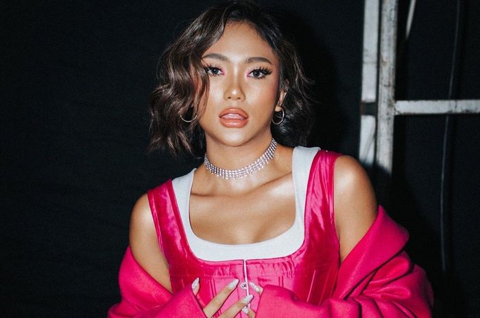 Pamer Body Semok Pakai Bustier, Paha Mulus Eksotis Marion Jola Terekspos Saat Manggung - Stylo