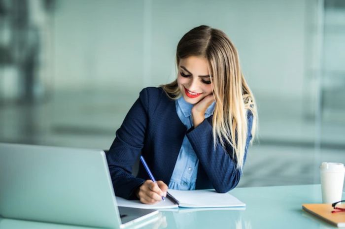 Info Lowongan Kerja 2022 untuk Perempuan Posisi Copywriter, Domisili ...