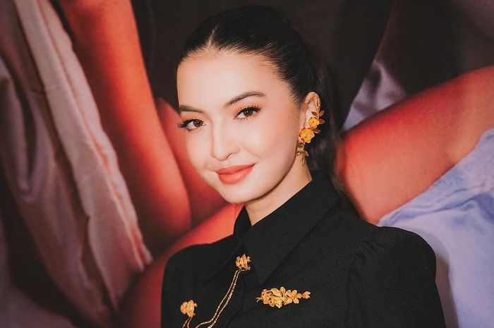 Stunning Bak Gadis Bangsawan, Raline Shah Curi Perhatian Saat Berbalut ...