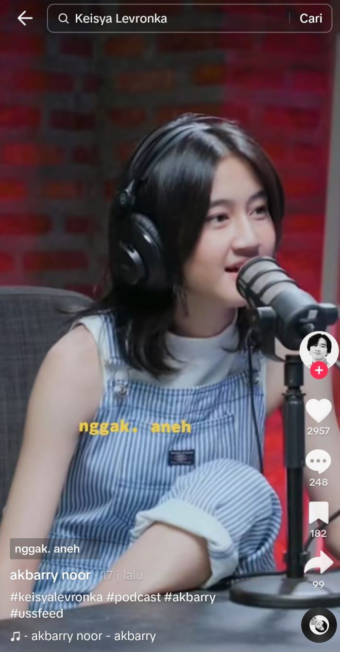 Host Podcast Bareng Keisya Levronka Jelasin Konteks Angkat Kaki - CewekBanget