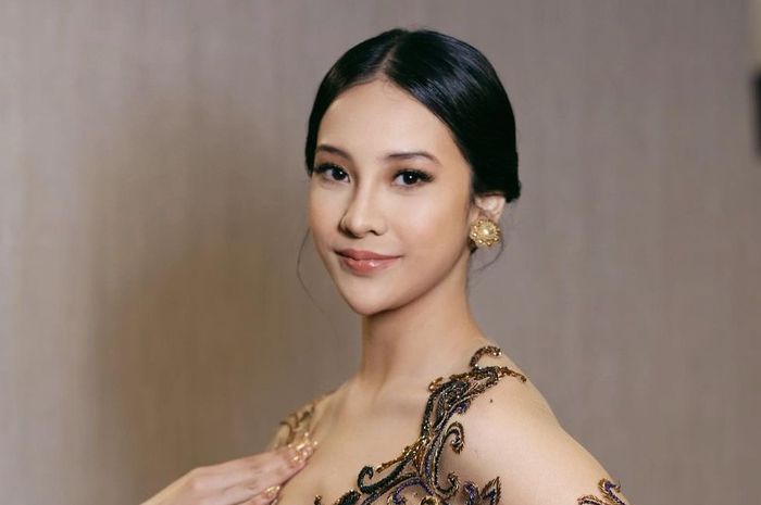 Body Goals Abis! Anya Geraldine Curi Perhatian Saat Pemotretan Pakai Mini Dress Seksi - Stylo