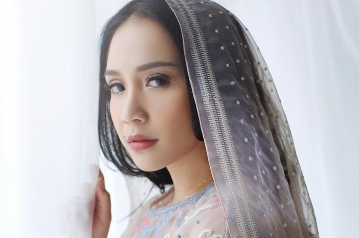 Terlihat Simpel dan Transparan, Harga Kerudung yang Dipakai Nagita Slavina Justru Bikin Heboh ...