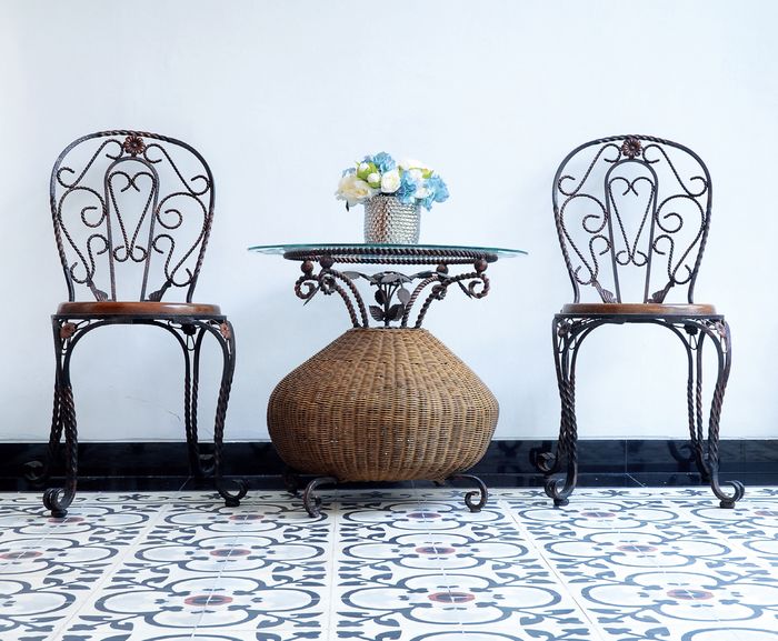 Selalu Bikin Gagal Fokus, Begini Inspirasi Tegel Kunci di Backsplash ...