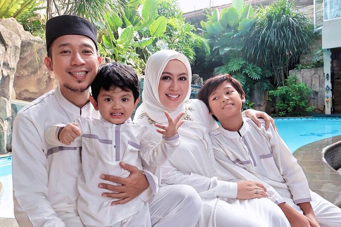 Dulunya Tukang Combro, Rumah Denny Cagur Bak Resort di Tengah Kota - iDEA