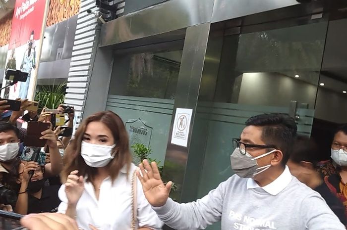 Terseret Kasus Video Panas, Ini yang Keluar dari Mulut Gisel Usai Jalani Pemeriksaan Polisi - Nakita