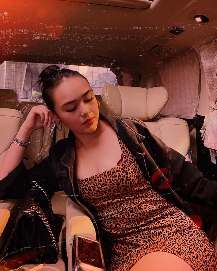 Resmi Putus, Amanda Manopo Foto Seksi Pamer Belahan Dada dan Paha Mulus Tulis Caption Cari Jodoh ...