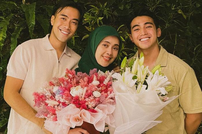 Masya Allah Cantiknya Mama Vidi Aldiano yang Jarang Terekspos, Awet ...