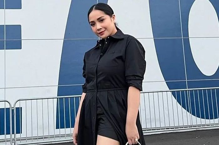 Nagita Slavina Pamer Outfit Mewah Saat Ramai Isu Raffi Ahmad Selingkuh ... Nagita Slavina Pamer Outfit Mewah Saat Ramai Isu Raffi Ahmad Selingkuh ...