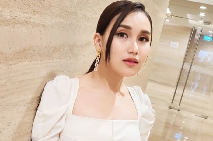 Cantik bak Cleopatra, Begini Gaya Seksi Ayu Ting Ting Pakai Mini Dress ...