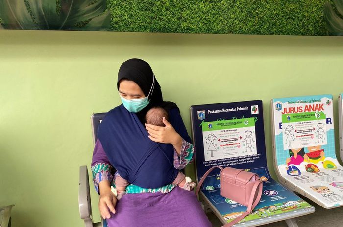 Moms Wajib Tahu! Pilihan Obat Bayi Batuk Pilek dari Bahan Alami - Nakita