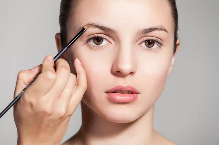 Cara Memilih Warna Alis Agar Terlihat Natural ala Make Up Artist, Wajib ...