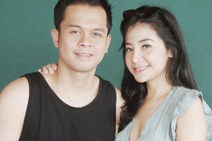 Profil Clerence Chyntia, Istri Rio Drummer NOAH yang Meninggal - Nova