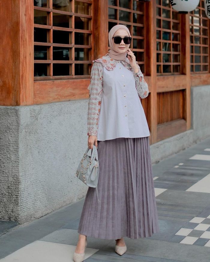 Pilihan OOTD Hijab Rok Plisket untuk ke Kantor ala Selebgram - Stylo