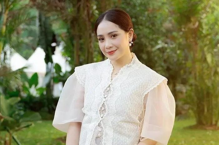 Selalu Terdepan Soal Fashion, Harga Tas Mungil Mewah Nagita Slavina Jadi Sorotan - Stylo