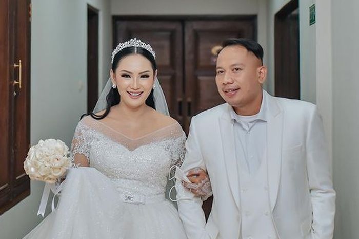 Bongkar Urusan Ranjang di Malam Pertama Bareng Vicky Prasetyo yang ... Bongkar Urusan Ranjang di Malam Pertama Bareng Vicky Prasetyo yang ...