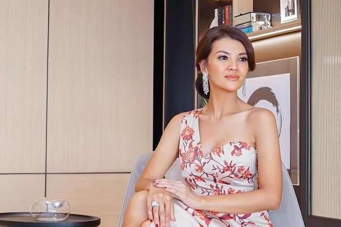 Lama Tak Muncul di Layar Kaca, Begini Tampilan Terbaru Farah Quinn Mudik ke Indonesia! Pangling ...