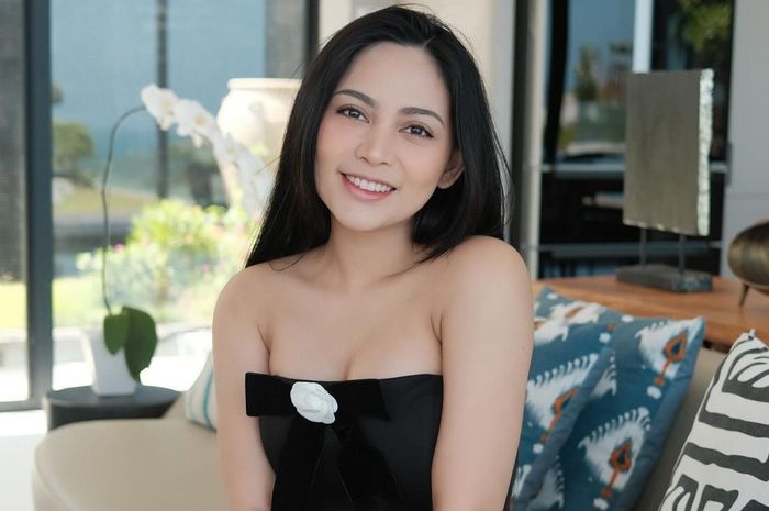 Kaya Akun Konten Dewasa, Gaya Seksi Rachel Vennya Tuai Kritikan - Stylo