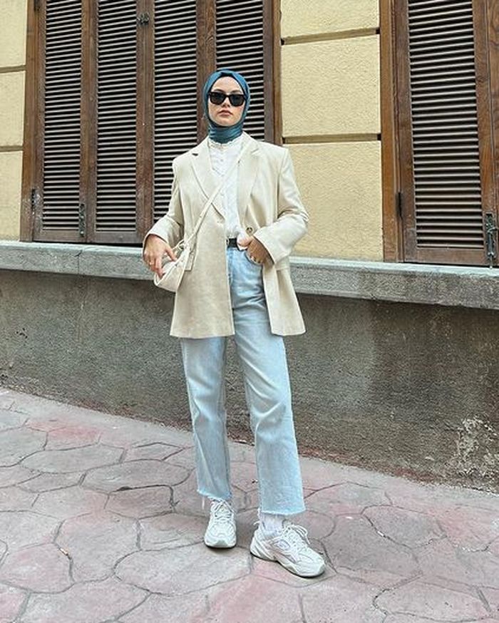 Inspirasi OOTD Hijab Pakai Blazer ala Selebgram Turki Aysenur Coskun ... Inspirasi OOTD Hijab Pakai Blazer ala Selebgram Turki Aysenur Coskun ...