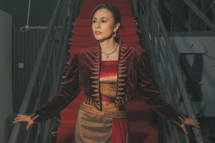 Janda Seger! Basah-basahan di Pantai, Wulan Guritno Panen Komentar - Stylo