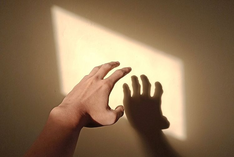 4 Sifat-Sifat Bayangan serta Penjelasannya, Materi Kelas 5 SD - Semua ...