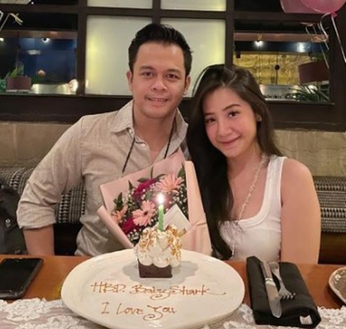 Meninggal Dunia Usai Idap Kanker, Inilah Profil Clerence Chyntia, Istri ...