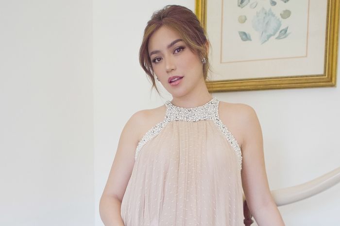 Bumil Auranya Makin Seksi, Jessica Iskandar Tampil Seksi Kenakan Strapless Dress Saat Pemotretan ...