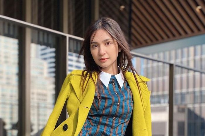 Pakai Backless Dress Sampai Punggung Terekspose, Begini Tampilan Mikha ...