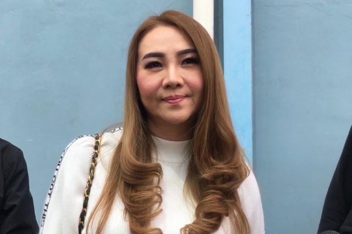 Karena Desakan Keluarga dan Dimarahi Suami, Poppy Kelly Mau Minta Maaf ...