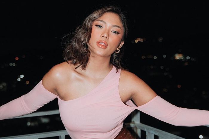 Marion Jola Joget-joget di Panggung Saat Manggung di Cirebon, Tampil Seksi dengan Rok Belahan ...