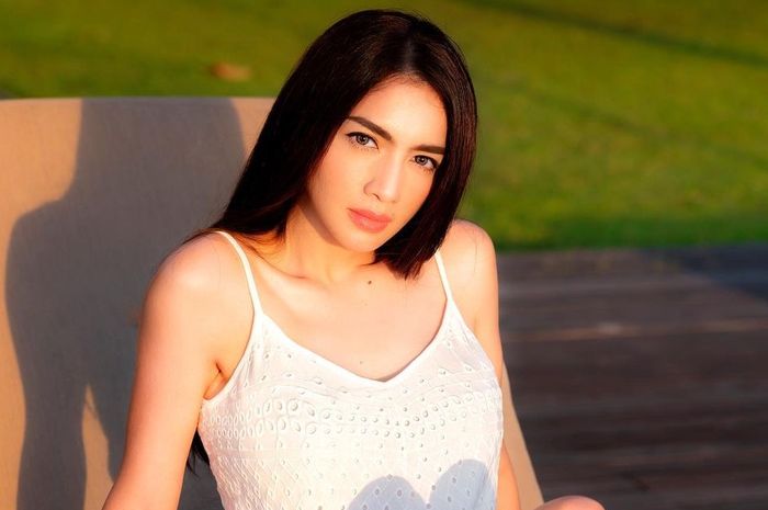 Janda Semakin Menggoda, Bak Tak pakai Bra Angel Karamoy Tampil Seksi ...