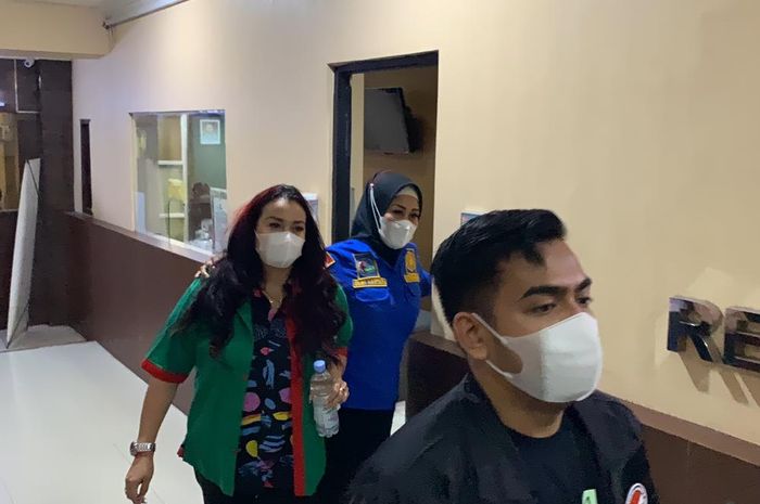 Usai Jalani Pemeriksaan Spesimen Rambut di Puslabfor Sentul, Jennifer ...