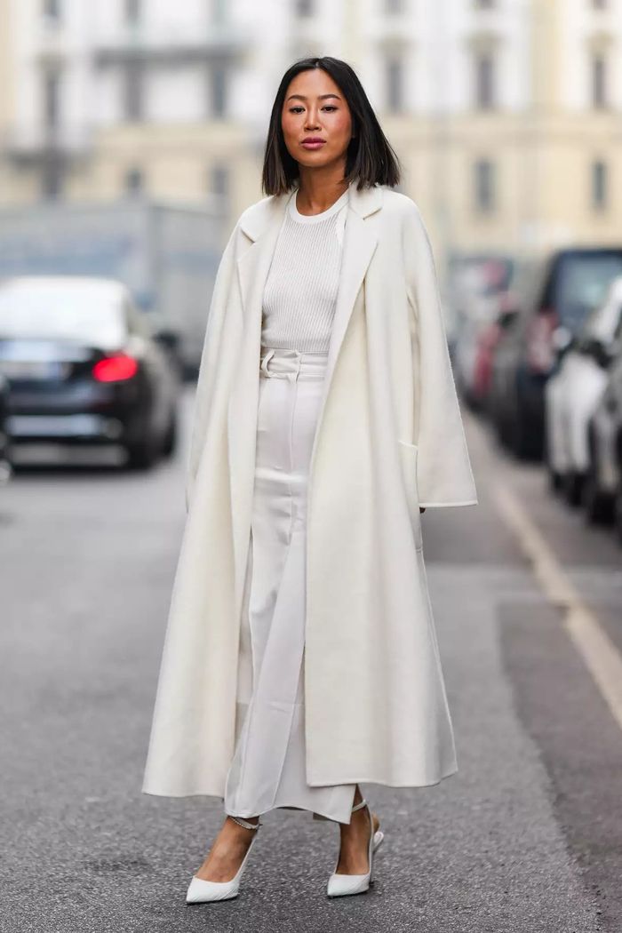 4 Cara Tampil Modis Pakai Rok Putih, Trendi dan Kekinian Bak ...