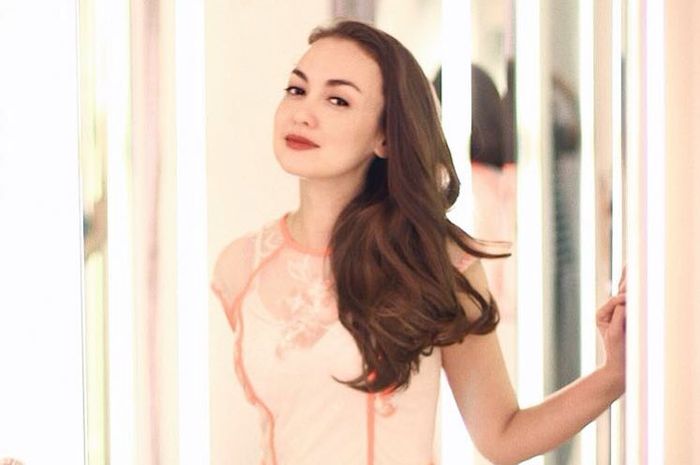 Potret Rianti Cartwright Pasca Pindah Agama, Tampil Anggun Bersama ...