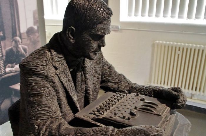 Alan Turing, Bapak Kecerdasan Buatan yang Hidupnya Berakhir Tragis ...