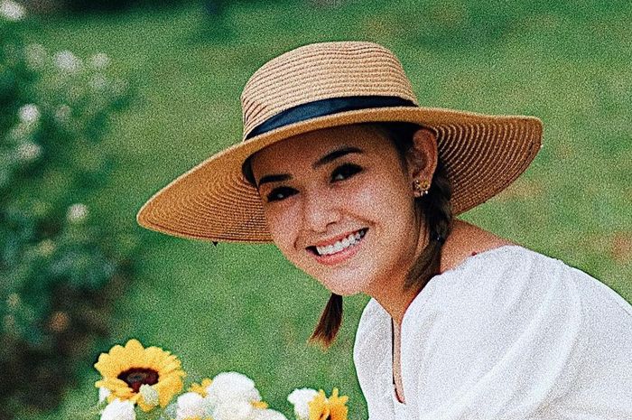 Makin Seksi Bergaya dengan Dress Kamisol, Intip Gaya Terkini Amanda Manopo! - Stylo