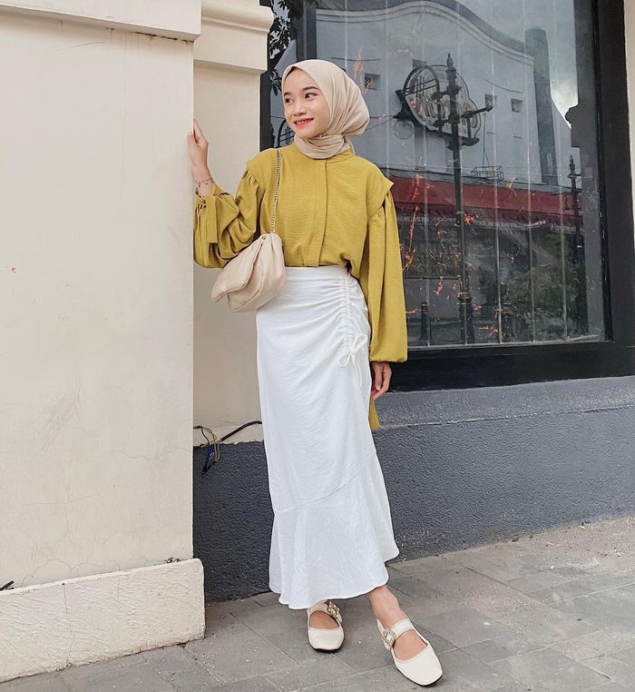 Inspirasi OOTD HIjab Pakai Rok Serut Kekinian ala Selebgram - Stylo Inspirasi OOTD HIjab Pakai Rok Serut Kekinian ala Selebgram - Stylo