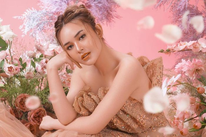 Dada Terbuka Dipamerin, Tampilan Seksi Amanda Manopo Belahan Dada Terekspos Jadi Sorotan - Stylo