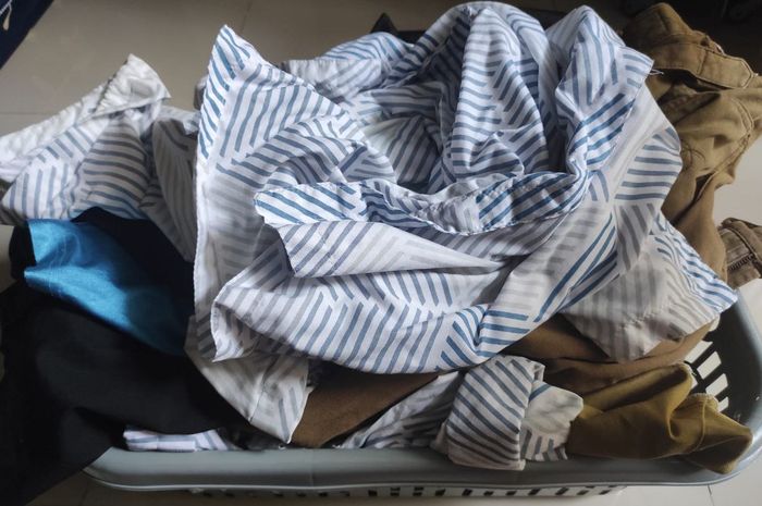 Pakaian Berjamur? Ini Cara Mudah Menghilangkan Jamur Hitam di Baju yang ...