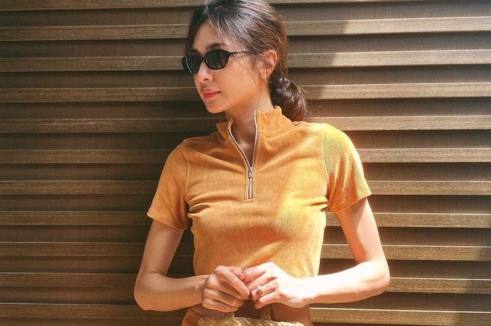 Pakai Baju Serba Kuning, Body Ramping Mikha Tambayong Curi Perhatian ...
