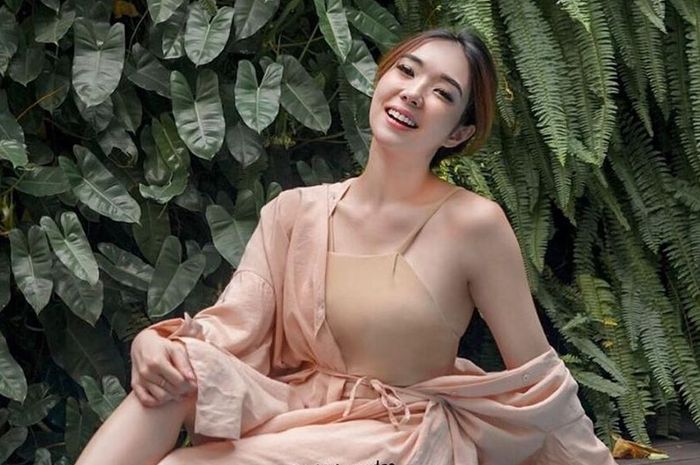 Asyik Berenang Bareng Gempi, Gisella Anastasia Pakai Crop Top Seksi yang Bikin Salfok! - Stylo