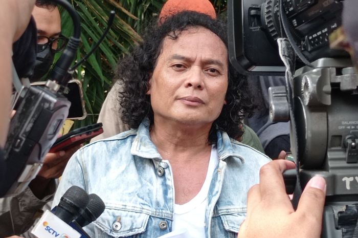 Deolipa Yumara Beri Kecaman untuk Putri Candrawathi Lewat Lagu 'Putri ...