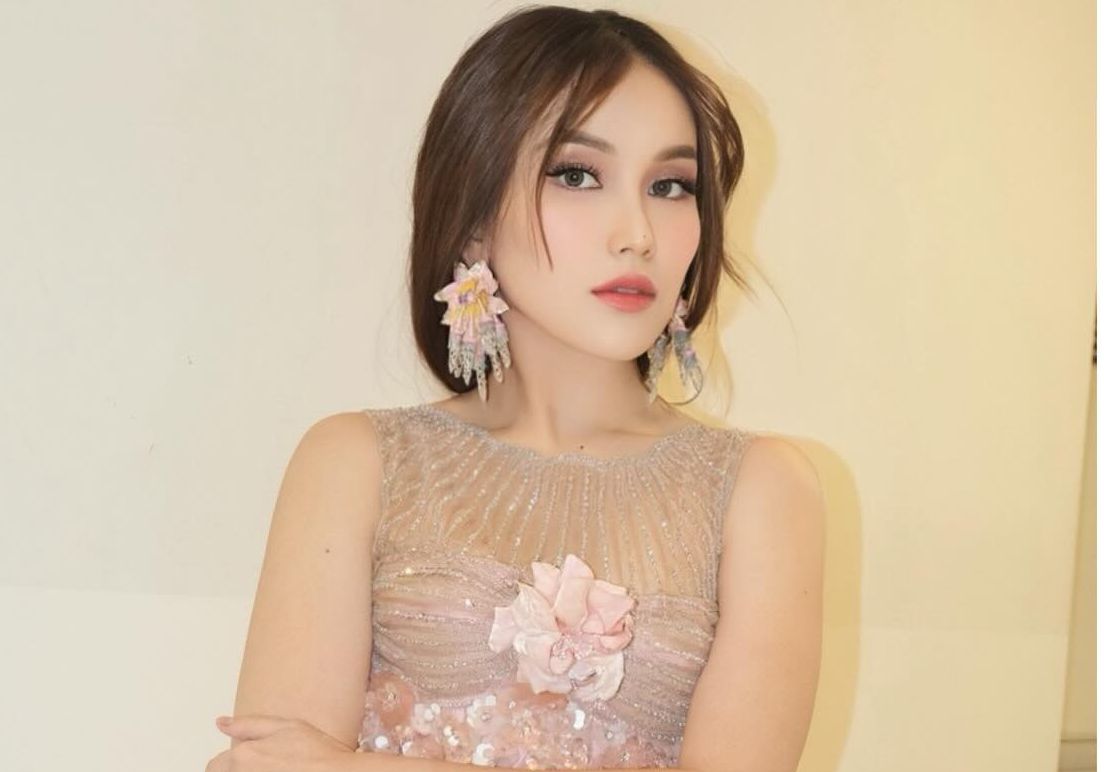 Janda Depok Pamer Tato Mainan di Atas Dada, Foto Cantik dan Seksi Ayu ...