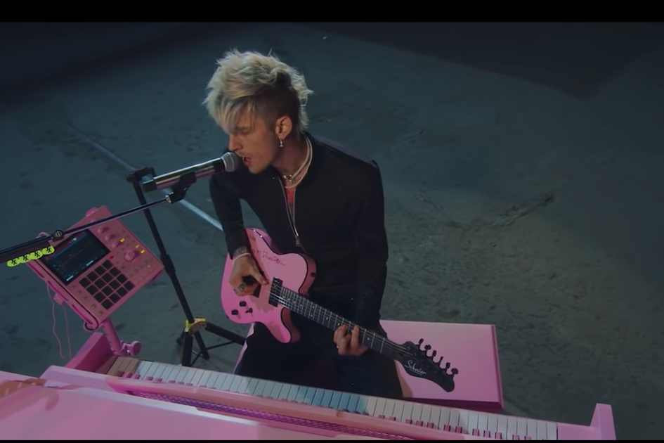 Machine Gun Kelly Rilis Single Kolaborasi DAYWALKER! dengan CORPSE