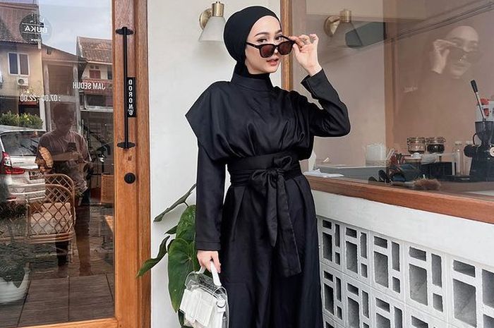 5 Model Dress Hitam Simpel Tapi Anggun Buat OOTD Hijab Kondangan ...